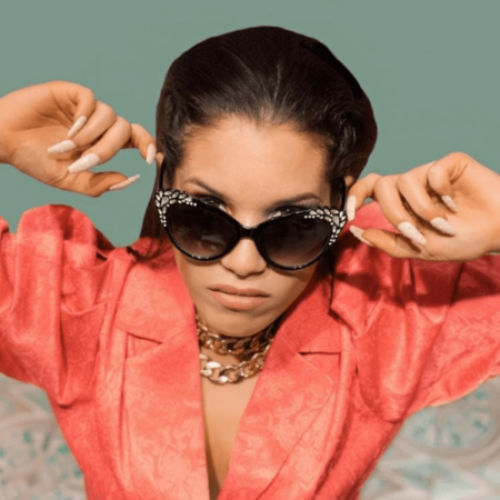 Consigue un vídeo personalizado de la cantante Alba Dreid en Mocítox